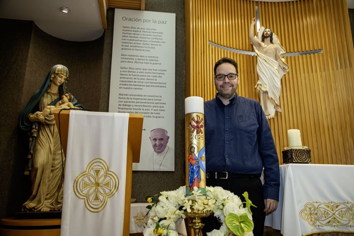Exponen cirio pascual exclusivo para Capilla UDEM | Centro Roberto ...